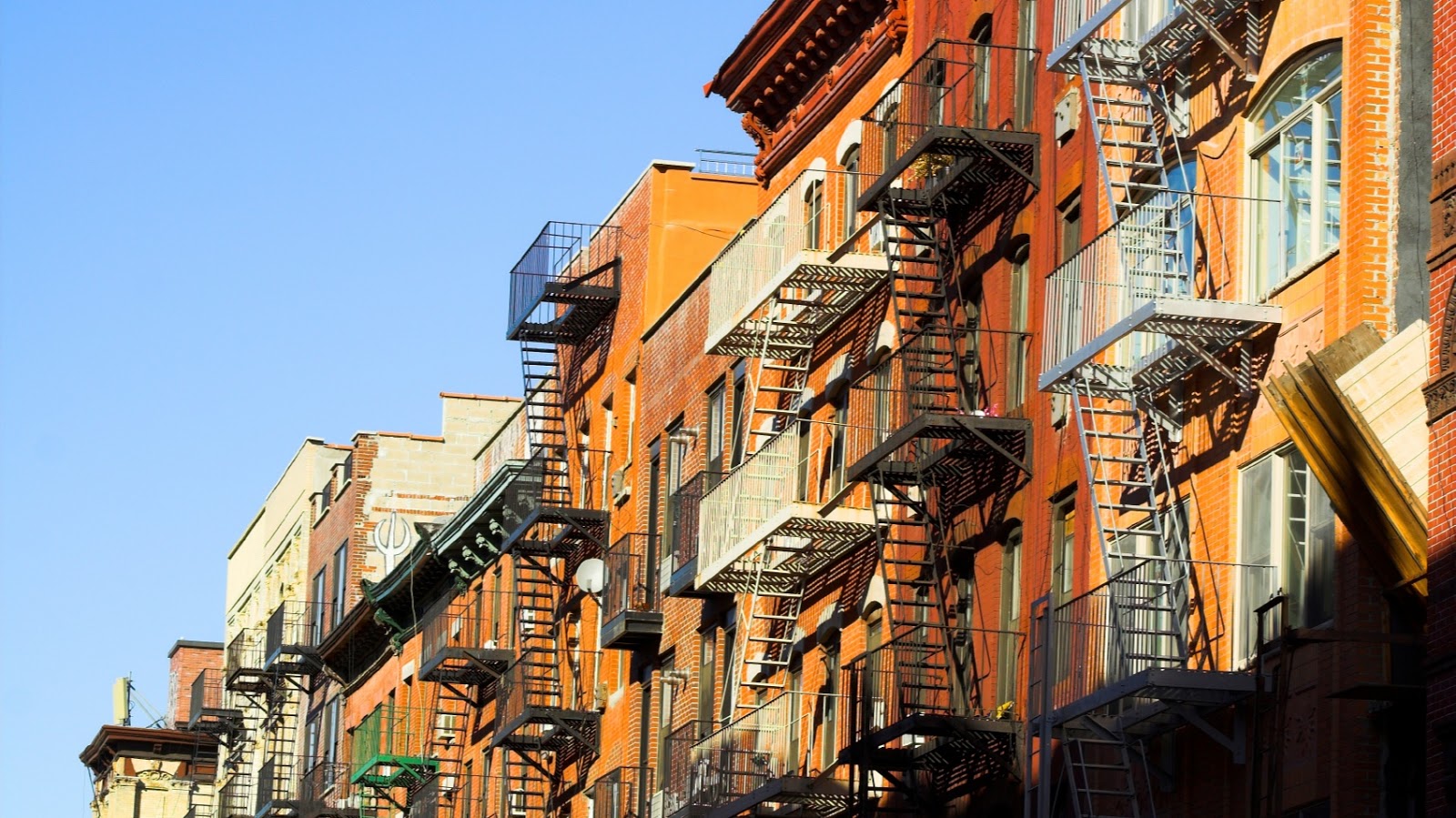 Charles Bukowski et Bowery Street – Art & Daily Fix